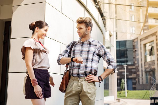 Late in Spanish | English to Spanish Translation - SpanishDictionary.com