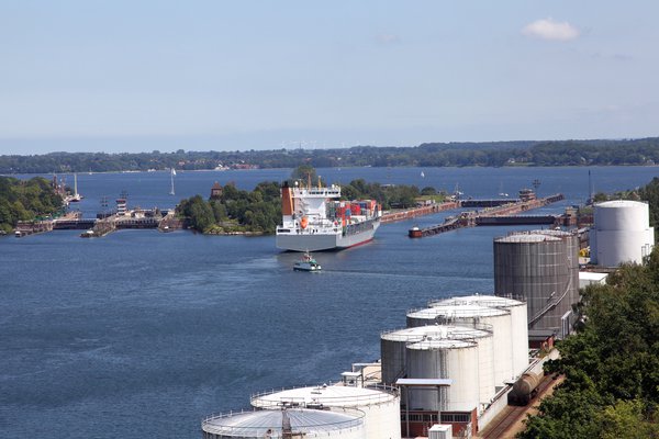 Channel in Spanish | English to Spanish Translation - SpanishDictionary.com