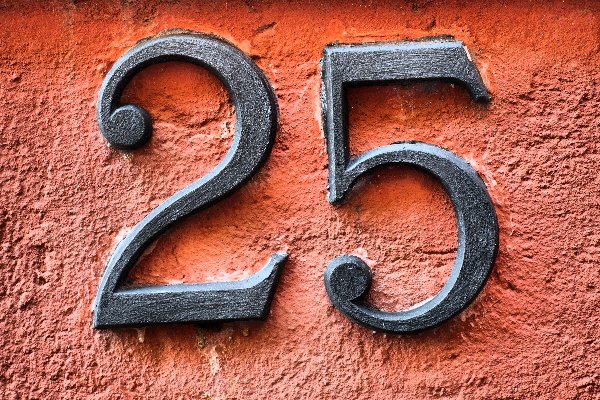 Twenty-five | Traductor de inglés a español - inglés.com