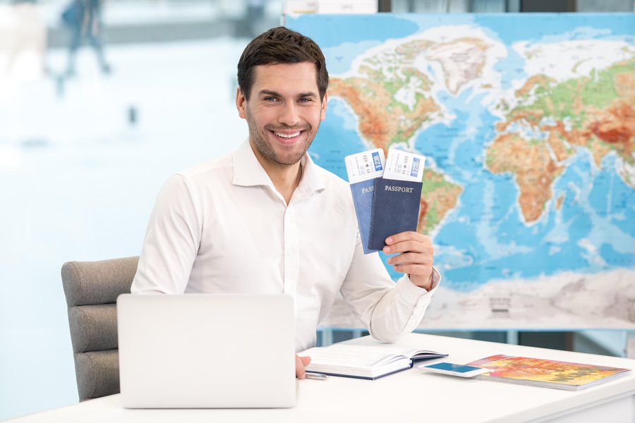 La agencia de viajes | Spanish to English Translation ...