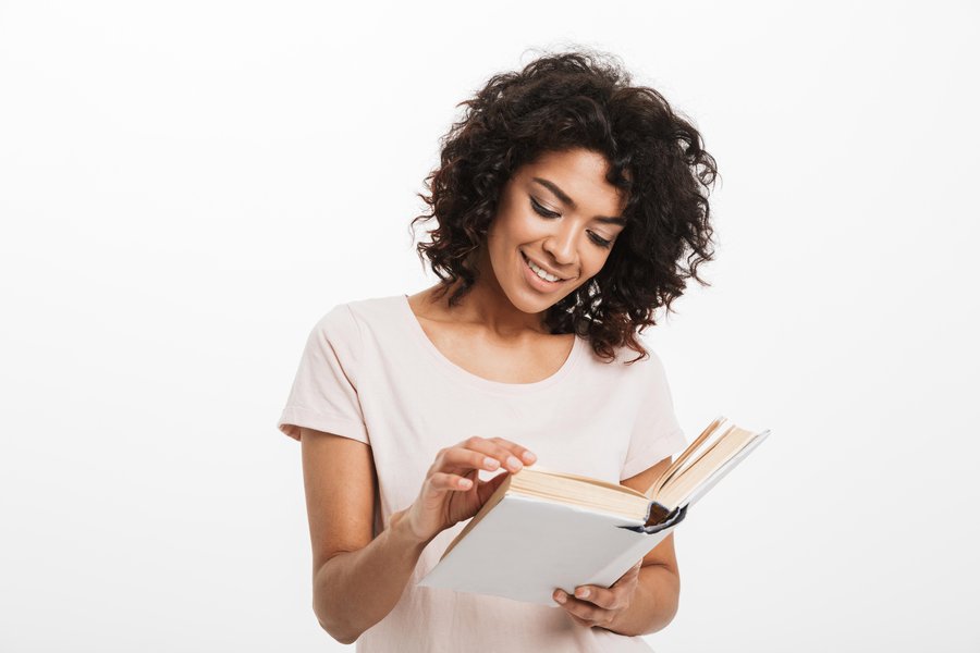 She reads | Traductor de inglés a español - inglés.com