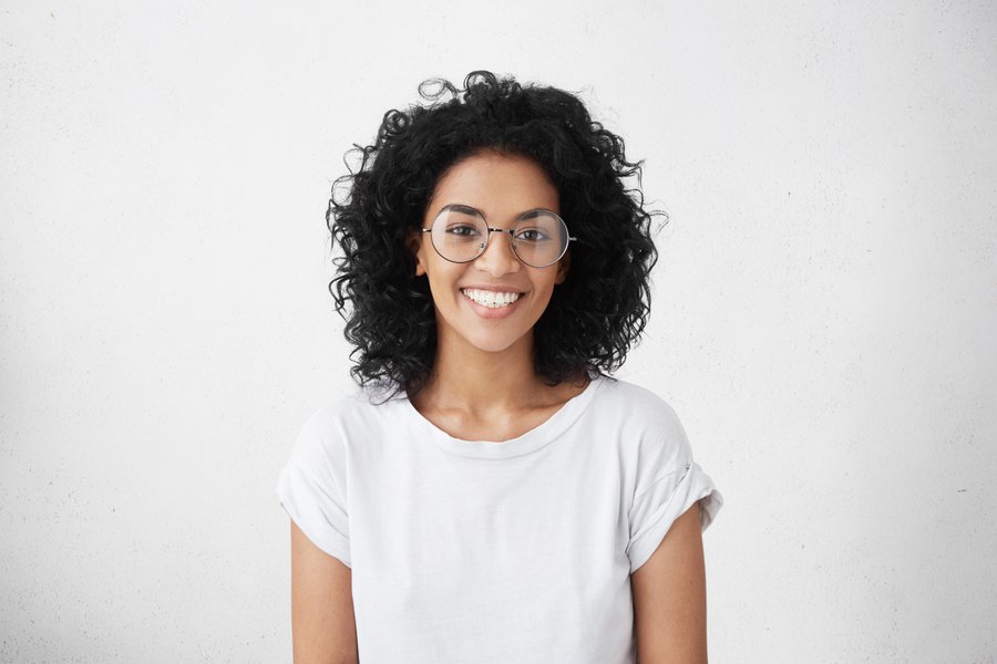 Smiling in Spanish | English to Spanish Translation - SpanishDictionary.com