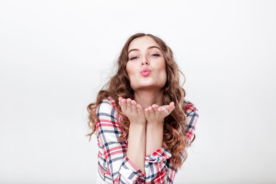 Un besito para ti | Spanish to English Translation - SpanishDictionary.com