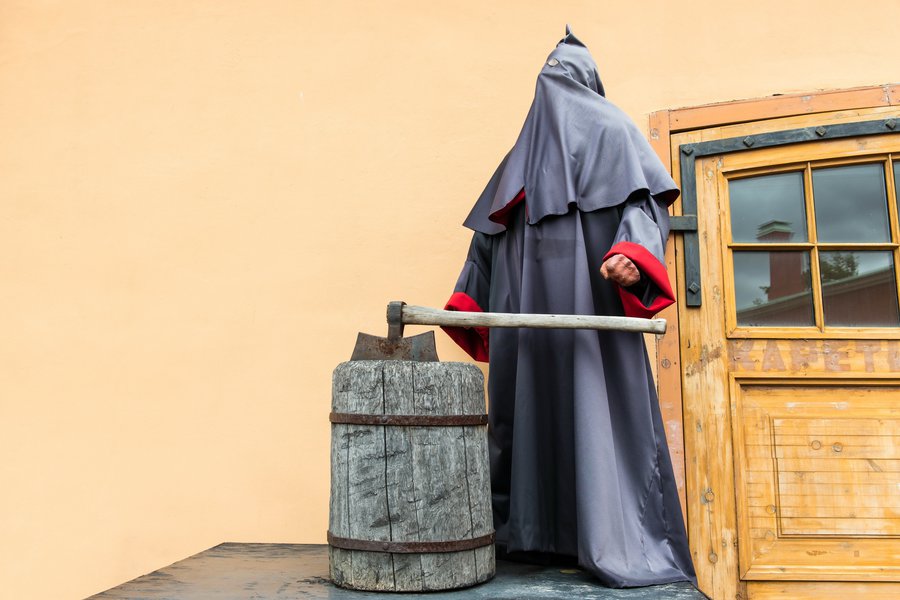 Verdugos | Spanish to English Translation - SpanishDictionary.com