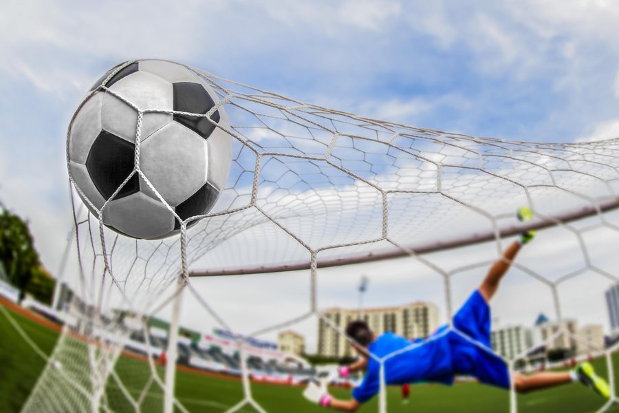 Goals in Spanish | English to Spanish Translation - SpanishDictionary.com