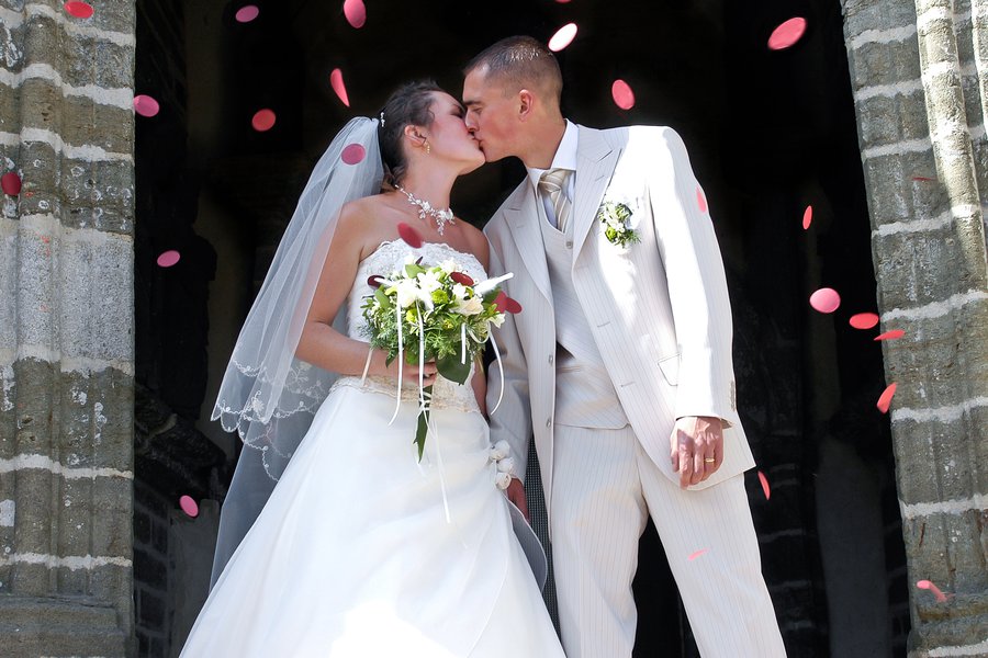 Casados | Spanish to English Translation - SpanishDictionary.com