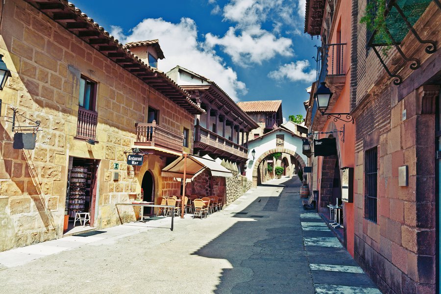 Street in Spanish | English to Spanish Translation - SpanishDictionary.com