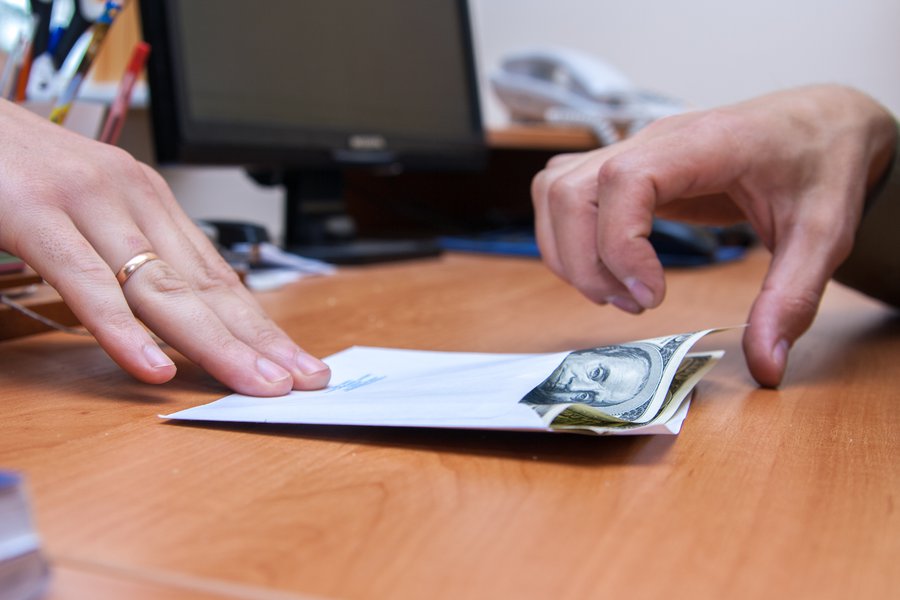 Bribe | Traductor de inglés a español - inglés.com