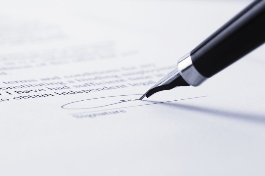 Firmado | Spanish to English Translation - SpanishDictionary.com