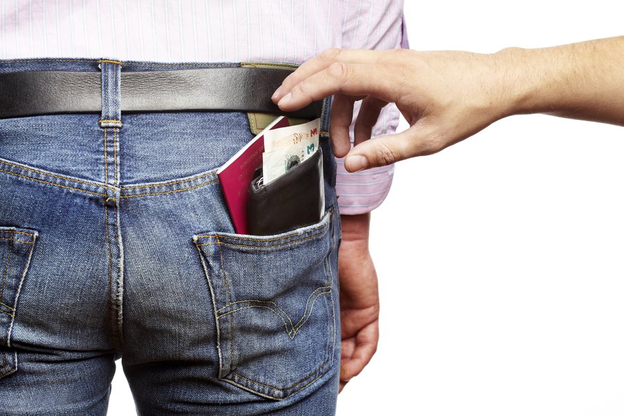 Robar | Spanish to English Translation - SpanishDictionary.com